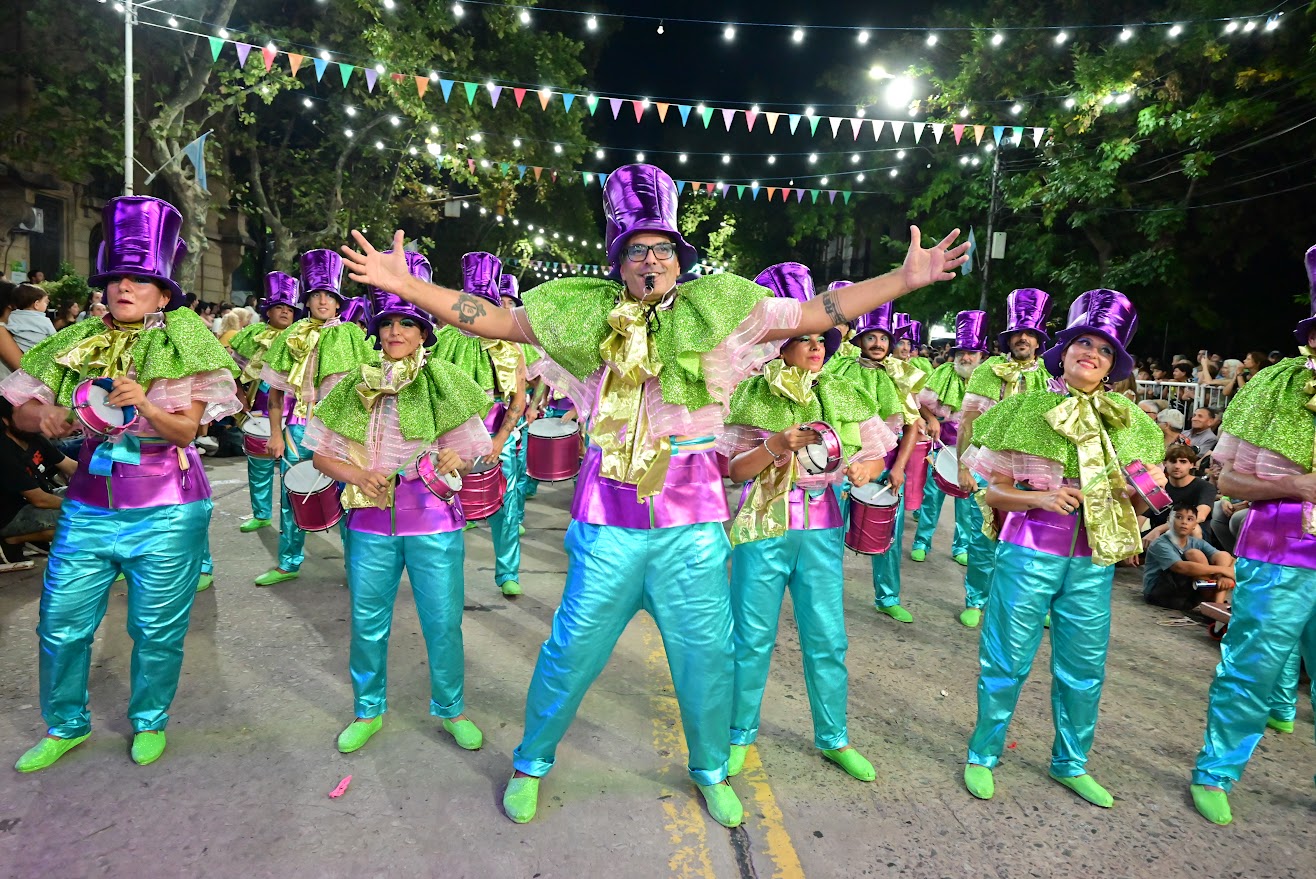 Martes de carnaval para toda la familia - Tres en linea